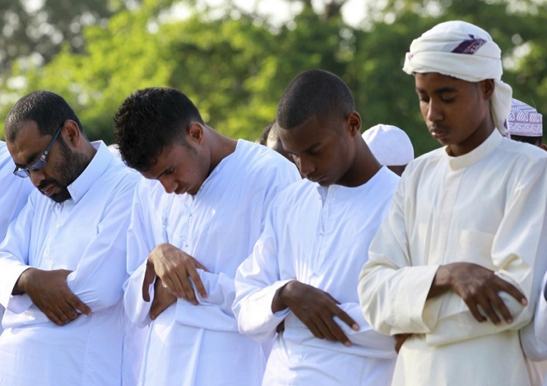 From moon watching to lantern-lighting, here are five Ramadan ...