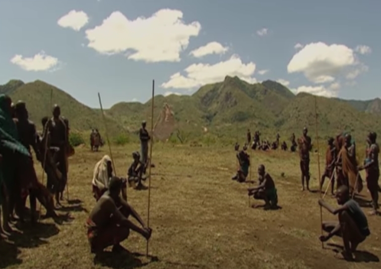 The dangerous Donga fighting ritual of Ethiopia where men compete in ...