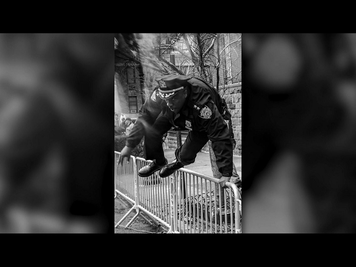 Meet the viral NYPD chief who jumped a barricade and chased down Gracie ...