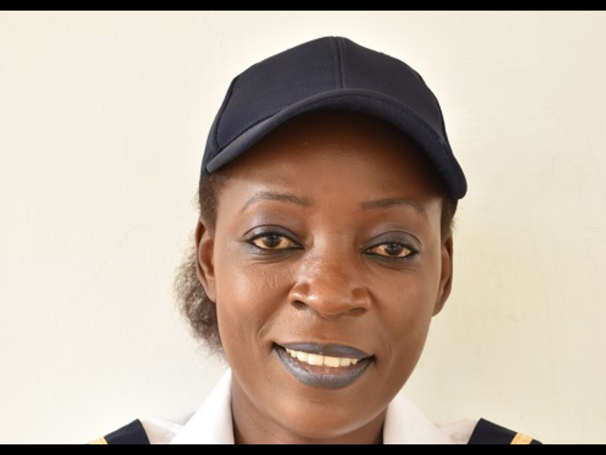 Meet Zimbabwe’s first female helicopter pilot who defied odds in South ...